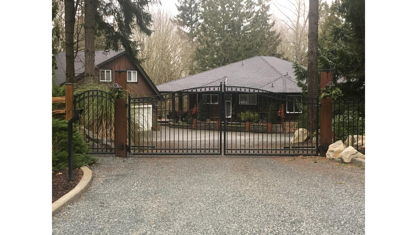 Driveway Gates :: Prefabricated/Stock Aluminum Driveway Gates :: Style ...