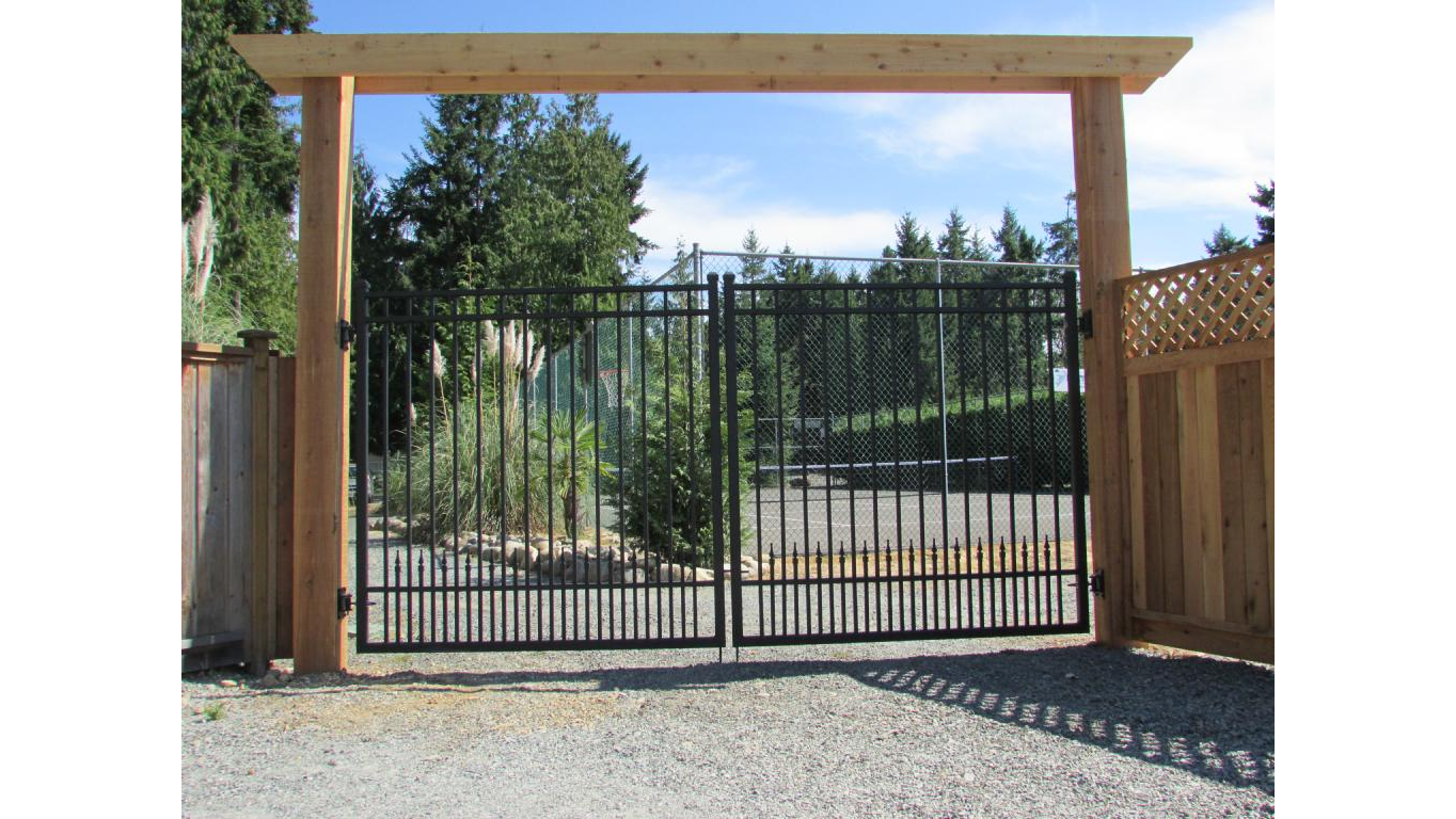 Driveway Gates :: Custom Aluminum Swing Driveway Gates :: Ocean Trails ...