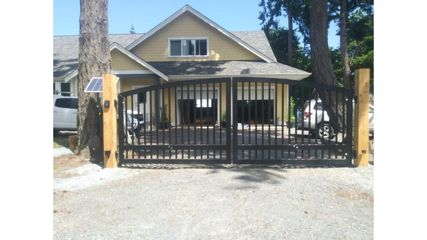 Driveway Gates :: Prefabricated/Stock Aluminum Driveway Gates :: Style ...